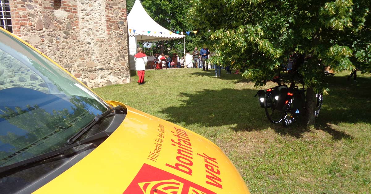 Bonifatiuswerk der deutschen Katholiken: BONI-Bus wird zum Transporter